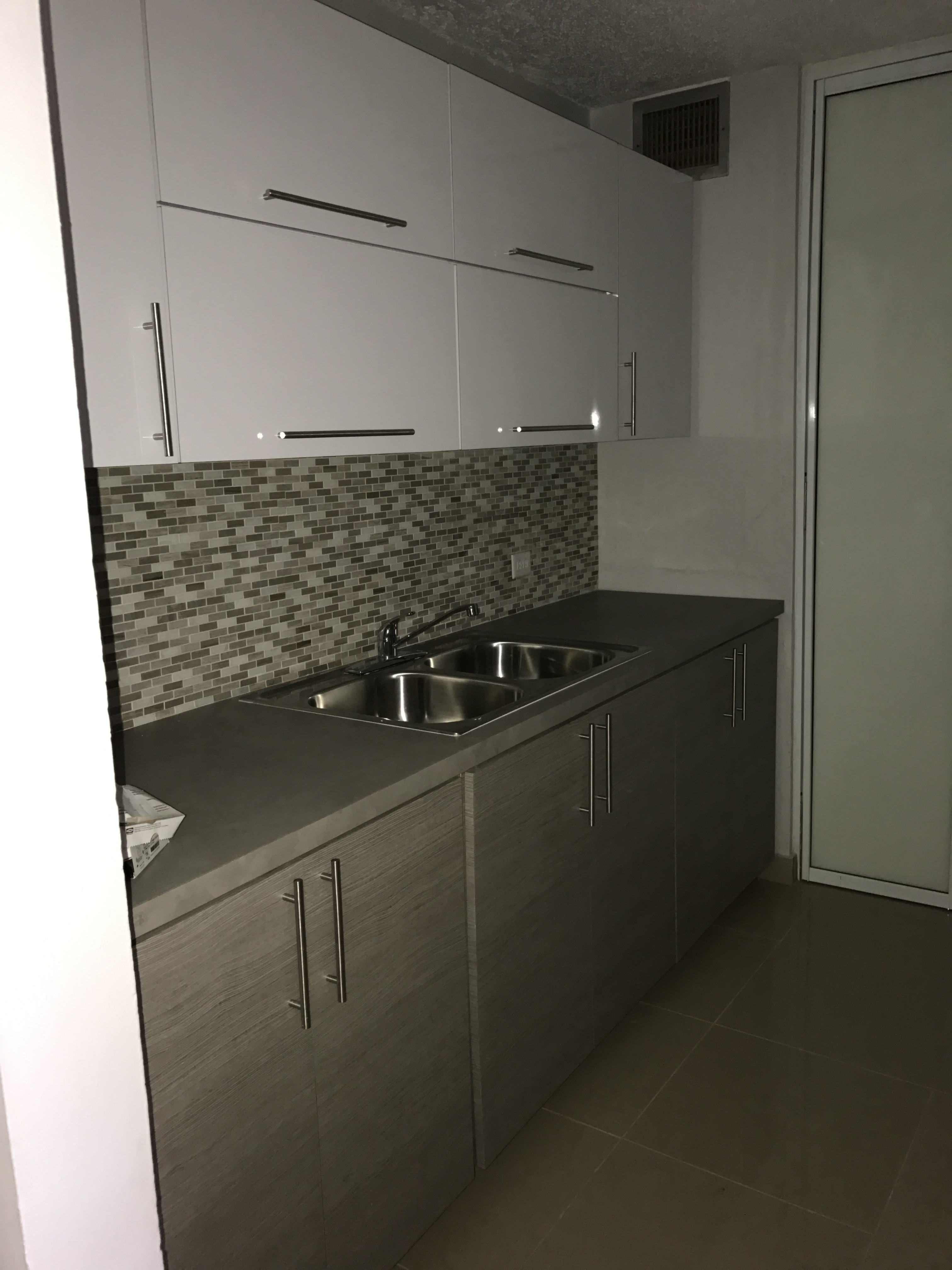 Condominio Lucerna, Carolina