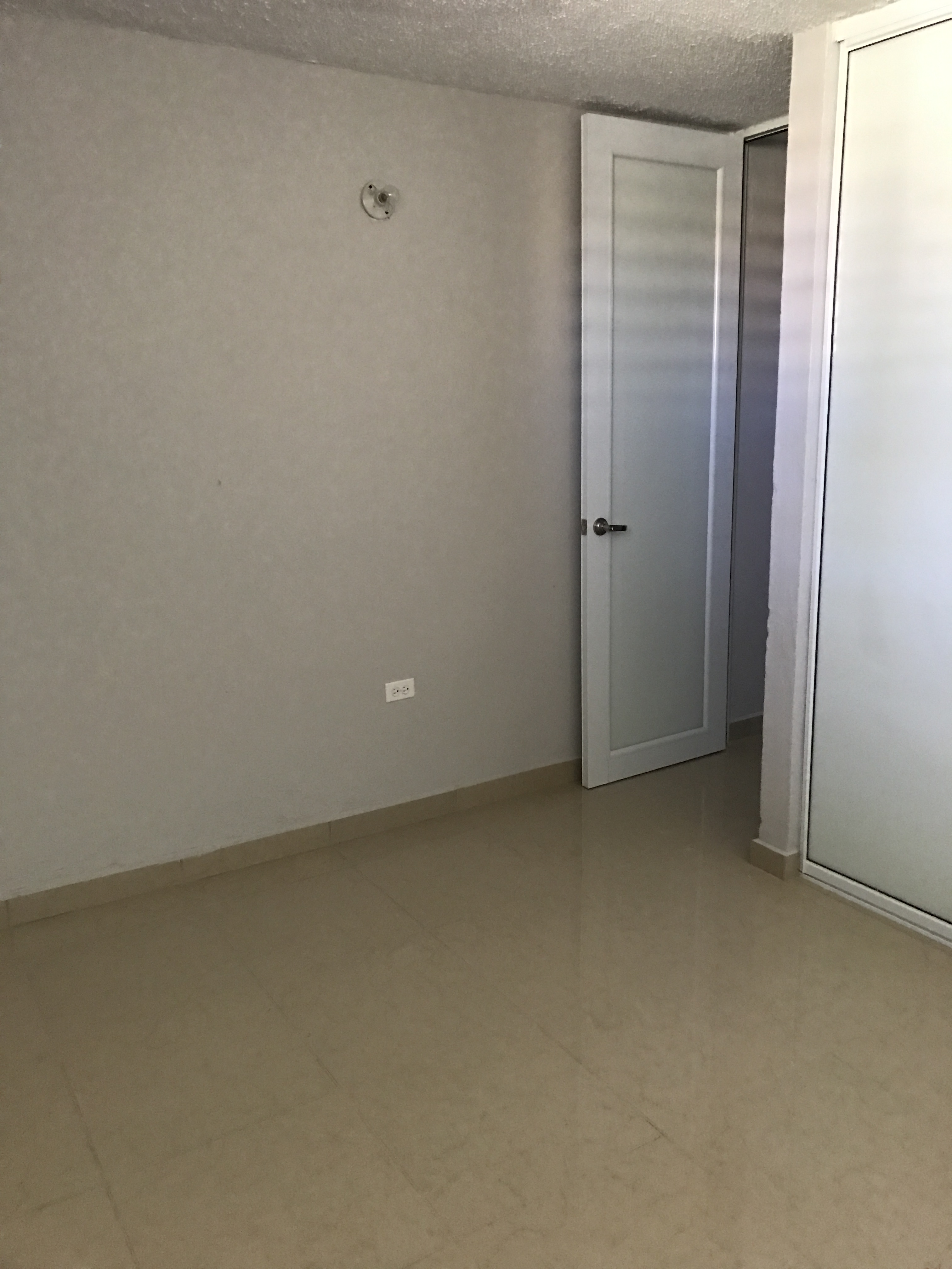 Condominio Lucerna, Carolina